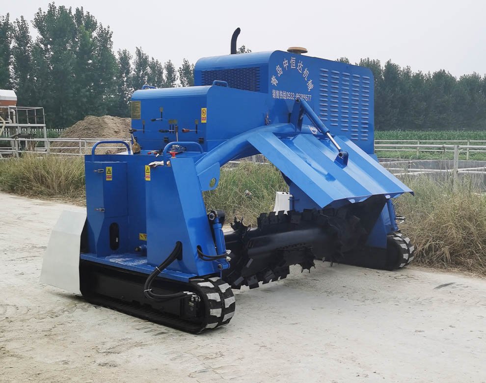 Windrow Turning Manure _Hydraulic Compost Turner_Cow-manure-compost-turner
